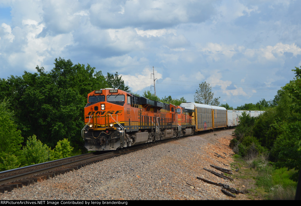 BNSF 6932 with the MEMKCK